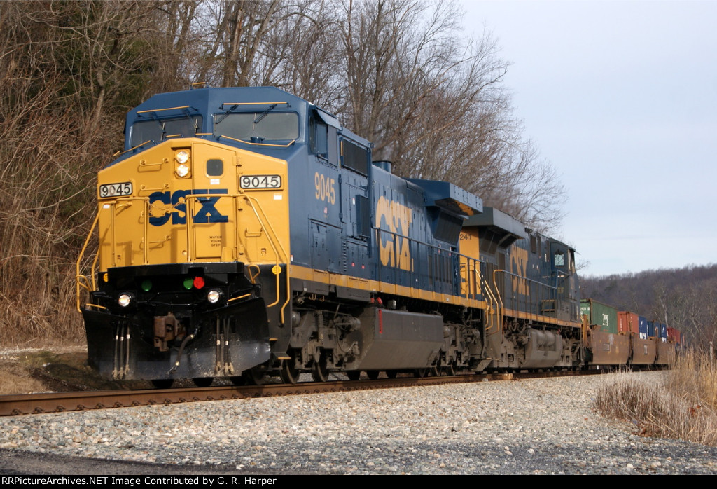 510 - CSXT 9045 leads Q13621 past the Reusens hotbox detector at the dam entrance crossing